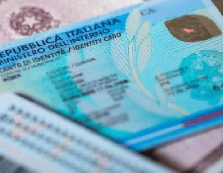 Carta d'identità cartacea, slitta l'addio: fino a quando è valida e ...
