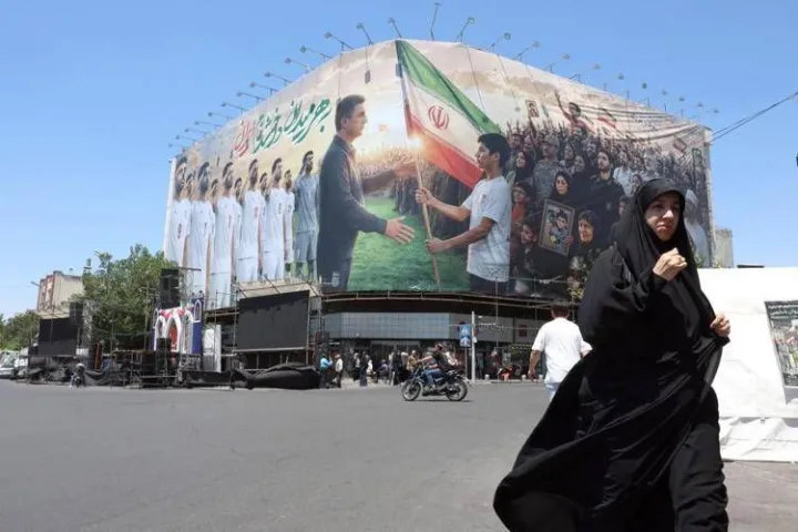 Iran, Teheran risponde ai raid Usa: missili contro Kuwait e Bahrain ...